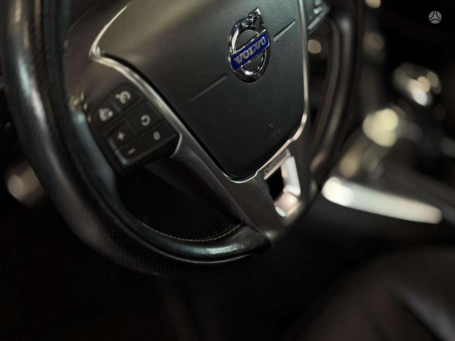 Blue Volvo V40 2014 in Klaipeda, with an engine capacity of 1.97 L and mileage of 275 thousand km for 7900 €, photo 18 on AUTOMOTO.COM.LV
