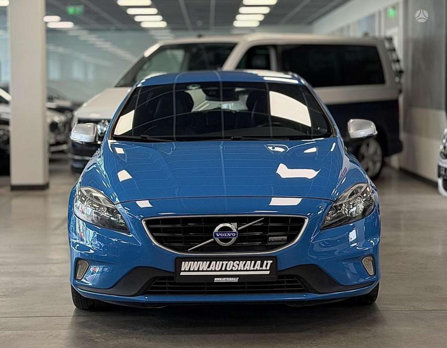 Blue Volvo V40 2014 in Klaipeda, with an engine capacity of 1.97 L and mileage of 275 thousand km for 7900 €, photo 26 on AUTOMOTO.COM.LV