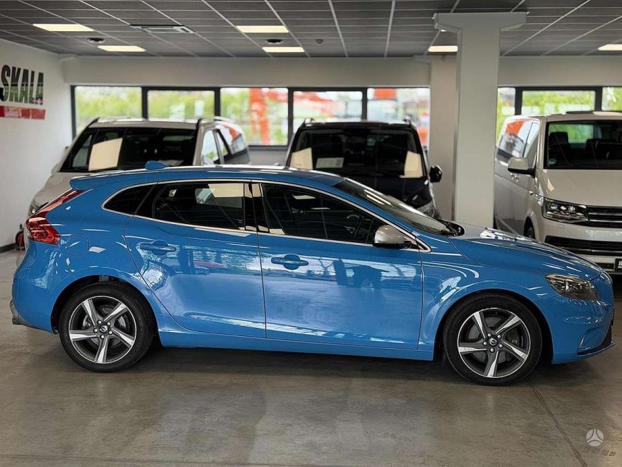 Blue Volvo V40 2014 in Klaipeda, with an engine capacity of 1.97 L and mileage of 275 thousand km for 7900 €, photo 27 on AUTOMOTO.COM.LV