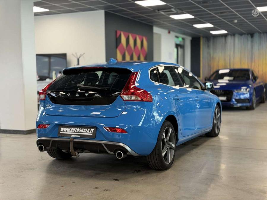Blue Volvo V40 2014 in Klaipeda, with an engine capacity of 1.97 L and mileage of 275 thousand km for 7900 €, photo 31 on AUTOMOTO.COM.LV