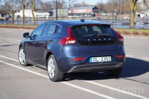 Blue Volvo V40 2014 in Riga, with an engine capacity of 1.60 L and mileage of 320 thousand km for 3880 €, photo 6 on AUTOMOTO.COM.LV
