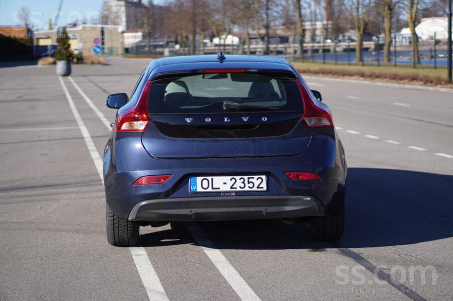 Blue Volvo V40 2014 in Riga, with an engine capacity of 1.60 L and mileage of 320 thousand km for 3880 €, photo 7 on AUTOMOTO.COM.LV