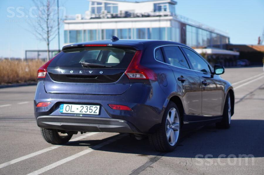 Blue Volvo V40 2014 in Riga, with an engine capacity of 1.60 L and mileage of 320 thousand km for 3880 €, photo 8 on AUTOMOTO.COM.LV
