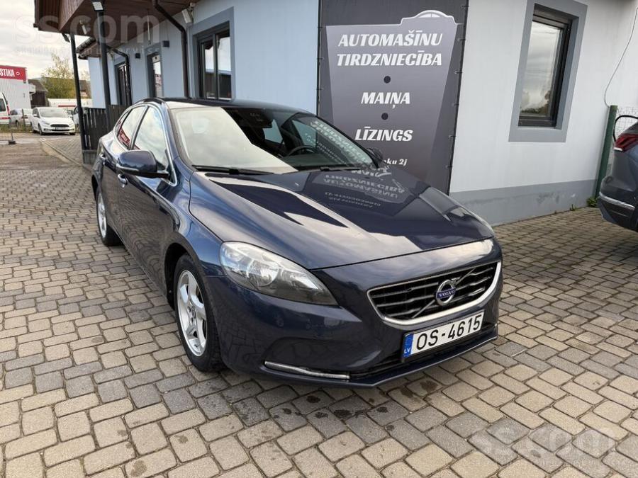 Blue Volvo V40 2014 in Talsi, with an engine capacity of 2.00 L and mileage of 324 thousand km for 4900 €, photo 1 on AUTOMOTO.COM.LV