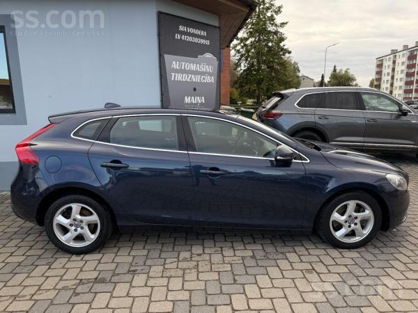 Zils Volvo V40 2014 Talsi, ar dzinēja tilpumu 2.00 L un nobraukumu 324 tūkst. km par 4900 €, foto 3 vietnē AUTOMOTO.COM.LV