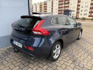 Blue Volvo V40 2014 in Talsi, with an engine capacity of 2.00 L and mileage of 324 thousand km for 4900 €, photo 4 on AUTOMOTO.COM.LV