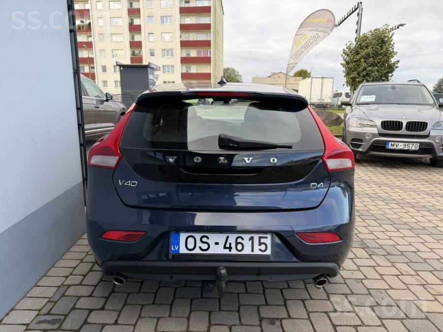 Blue Volvo V40 2014 in Talsi, with an engine capacity of 2.00 L and mileage of 324 thousand km for 4900 €, photo 5 on AUTOMOTO.COM.LV