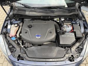 Blue Volvo V40 2014 in Talsi, with an engine capacity of 2.00 L and mileage of 324 thousand km for 4900 €, photo 12 on AUTOMOTO.COM.LV