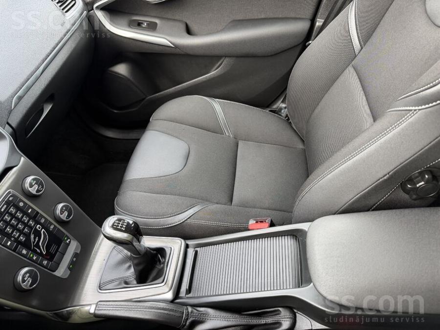 Blue Volvo V40 2014 in Talsi, with an engine capacity of 2.00 L and mileage of 324 thousand km for 4900 €, photo 23 on AUTOMOTO.COM.LV
