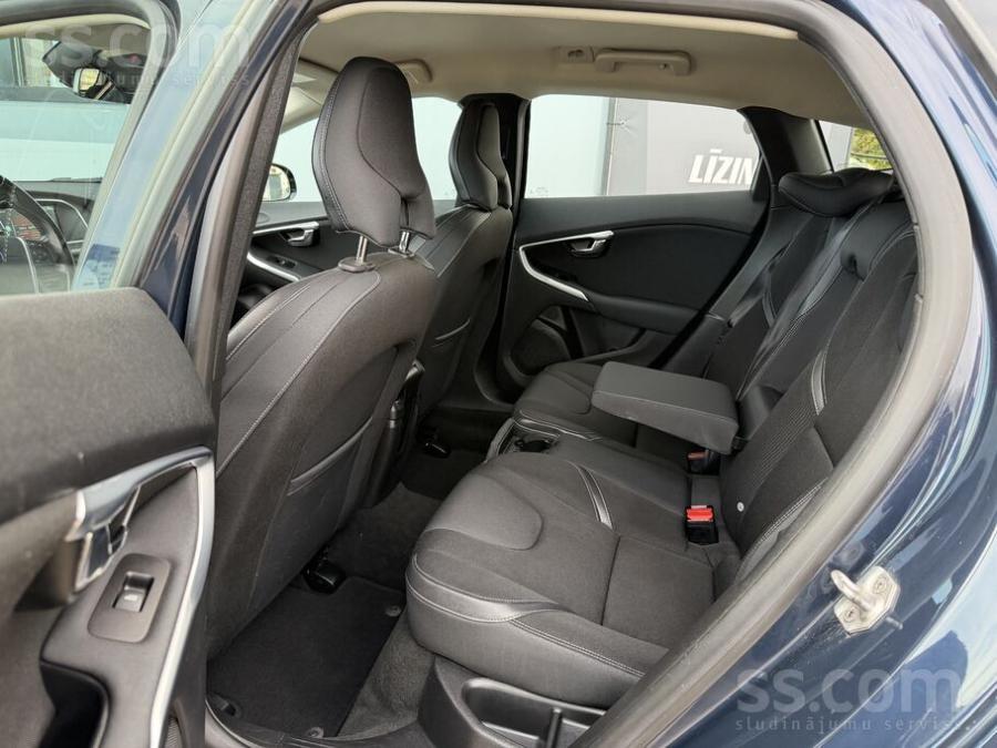 Blue Volvo V40 2014 in Talsi, with an engine capacity of 2.00 L and mileage of 324 thousand km for 4900 €, photo 25 on AUTOMOTO.COM.LV