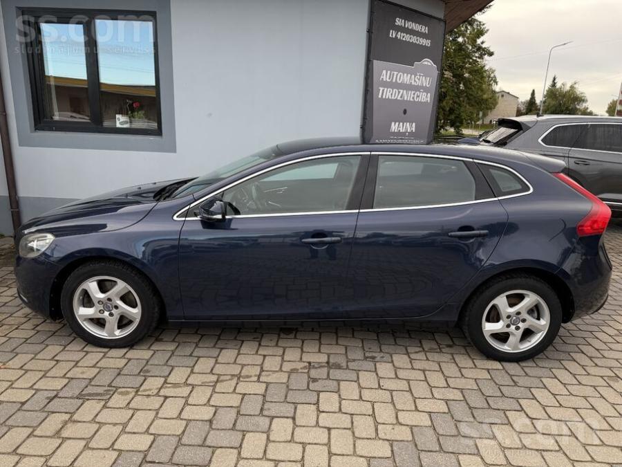 Blue Volvo V40 2014 in Talsi, with an engine capacity of 2.00 L and mileage of 324 thousand km for 4900 €, photo 30 on AUTOMOTO.COM.LV