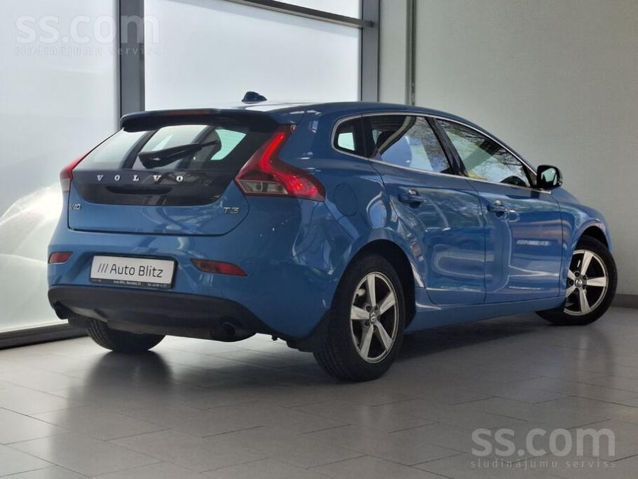 Zils Volvo V40 2015 Rīga, ar dzinēja tilpumu 1.60 L un nobraukumu 100 tūkst. km par 9200 €, foto 2 vietnē AUTOMOTO.COM.LV