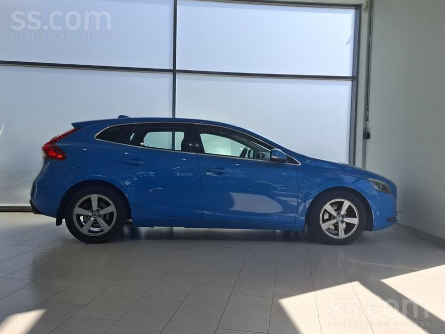Zils Volvo V40 2015 Rīga, ar dzinēja tilpumu 1.60 L un nobraukumu 100 tūkst. km par 9200 €, foto 5 vietnē AUTOMOTO.COM.LV