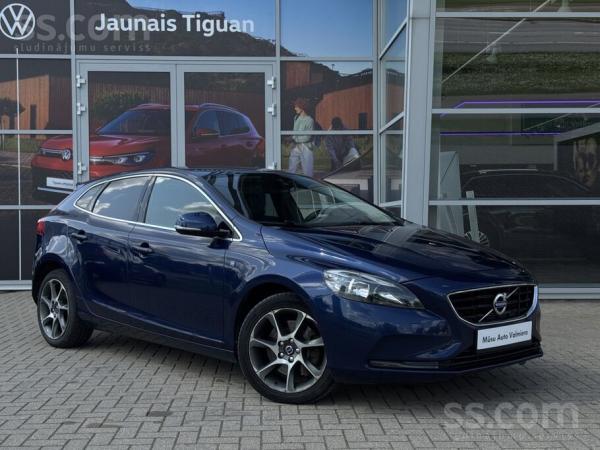 Zils Volvo V40 2015 Valmiera, ar dzinēja tilpumu 2.00 L un nobraukumu 195 tūkst. km par 7600 €, foto 1 vietnē AUTOMOTO.COM.LV