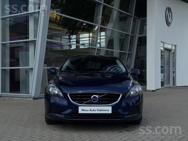 Zils Volvo V40 2015 Valmiera, ar dzinēja tilpumu 2.00 L un nobraukumu 195 tūkst. km par 7600 €, foto 2 vietnē AUTOMOTO.COM.LV