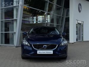 Zils Volvo V40 2015 Valmiera, ar dzinēja tilpumu 2.00 L un nobraukumu 195 tūkst. km par 7600 €, foto 2 vietnē AUTOMOTO.COM.LV