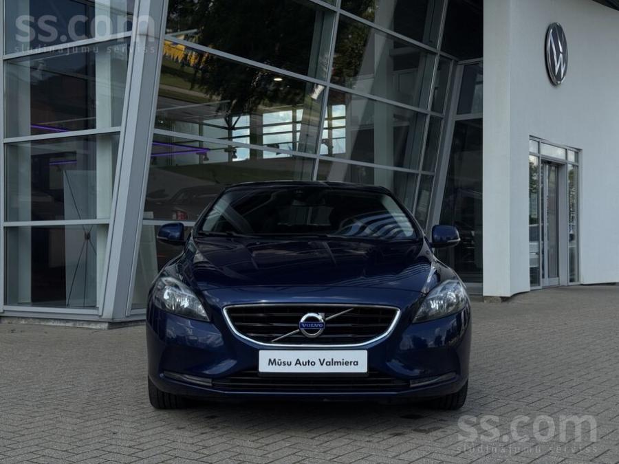 Zils Volvo V40 2015 Valmiera, ar dzinēja tilpumu 2.00 L un nobraukumu 195 tūkst. km par 7600 €, foto 2 vietnē AUTOMOTO.COM.LV