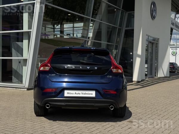 Zils Volvo V40 2015 Valmiera, ar dzinēja tilpumu 2.00 L un nobraukumu 195 tūkst. km par 7600 €, foto 5 vietnē AUTOMOTO.COM.LV