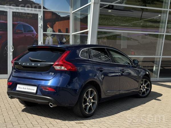 Zils Volvo V40 2015 Valmiera, ar dzinēja tilpumu 2.00 L un nobraukumu 195 tūkst. km par 7600 €, foto 6 vietnē AUTOMOTO.COM.LV