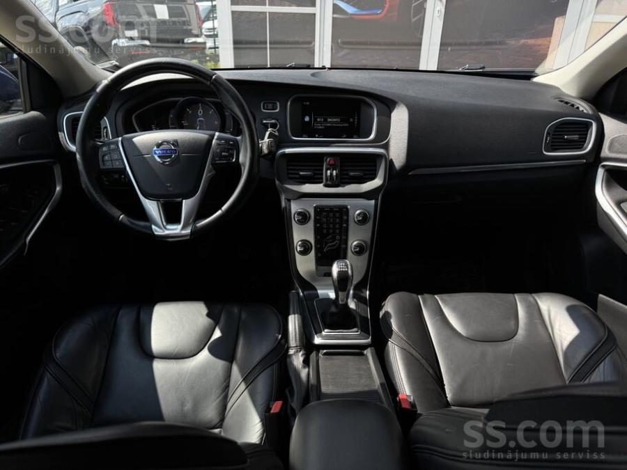Zils Volvo V40 2015 Valmiera, ar dzinēja tilpumu 2.00 L un nobraukumu 195 tūkst. km par 7600 €, foto 7 vietnē AUTOMOTO.COM.LV