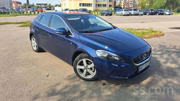Zils Volvo V40 2015 Liepāja, ar dzinēja tilpumu 2.00 L un nobraukumu 226 tūkst. km par 7400 €, foto 2 vietnē AUTOMOTO.COM.LV