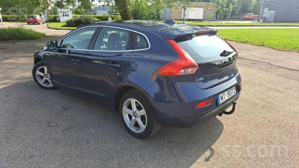 Zils Volvo V40 2015 Liepāja, ar dzinēja tilpumu 2.00 L un nobraukumu 226 tūkst. km par 7400 €, foto 4 vietnē AUTOMOTO.COM.LV