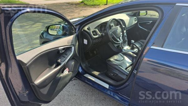 Zils Volvo V40 2015 Liepāja, ar dzinēja tilpumu 2.00 L un nobraukumu 226 tūkst. km par 7400 €, foto 7 vietnē AUTOMOTO.COM.LV
