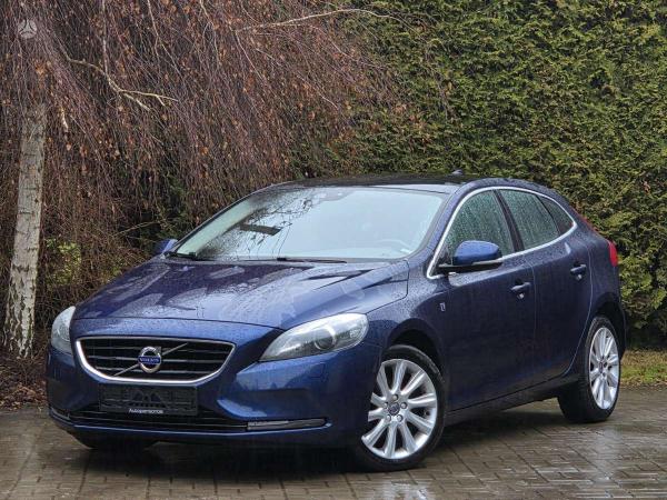 Zils Volvo V40 2015 Kauņa, ar dzinēja tilpumu 2.00 L un nobraukumu 289 tūkst. km par 7250 €, foto 2 vietnē AUTOMOTO.COM.LV