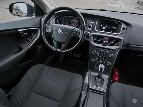Zils Volvo V40 2015 Šauļi, ar dzinēja tilpumu 1.56 L un nobraukumu 239 tūkst. km par 6990 €, foto 10 vietnē AUTOMOTO.COM.LV