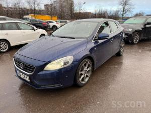 Zils Volvo V40 2015 Rīga, ar dzinēja tilpumu 2.00 L un nobraukumu 256 tūkst. km par 8490 €, foto  vietnē AUTOMOTO.COM.LV