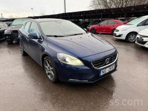 Blue Volvo V40 2015 in Riga, with an engine capacity of 2.00 L and mileage of 256 thousand km for 8490 €, photo 2 on AUTOMOTO.COM.LV