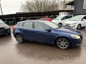 Blue Volvo V40 2015 in Riga, with an engine capacity of 2.00 L and mileage of 256 thousand km for 8490 €, photo 4 on AUTOMOTO.COM.LV