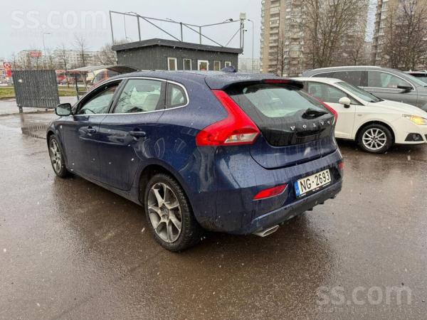Blue Volvo V40 2015 in Riga, with an engine capacity of 2.00 L and mileage of 256 thousand km for 8490 €, photo 6 on AUTOMOTO.COM.LV
