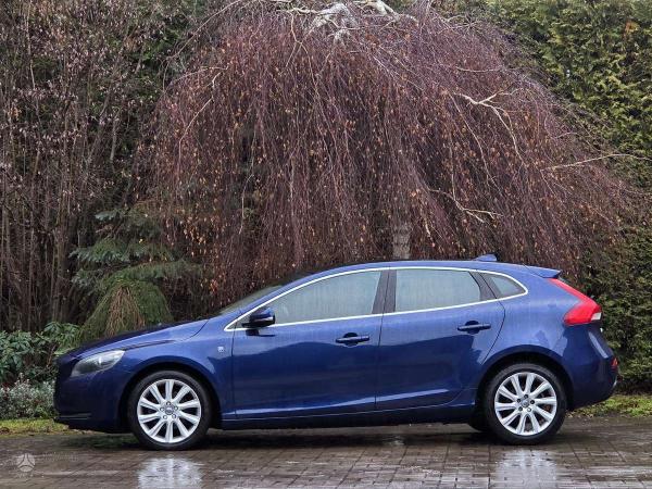 Blue Volvo V40 2015 in Kaunas, with an engine capacity of 2.00 L and mileage of 289 thousand km for 7250 €, photo 2 on AUTOMOTO.COM.LV
