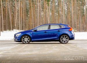 Zils Volvo V40 2015 Rīga, ar dzinēja tilpumu 2.00 L un nobraukumu 256 tūkst. km par 8490 €, foto 5 vietnē AUTOMOTO.COM.LV