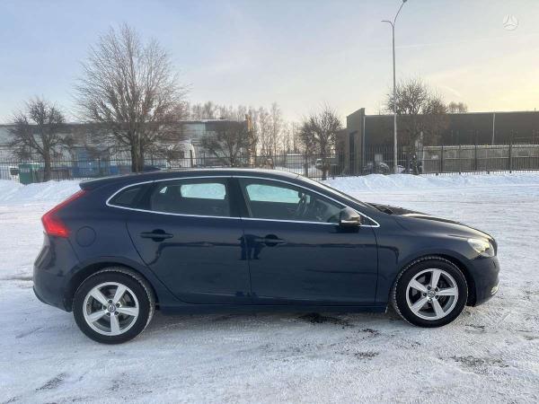 Blue Volvo V40 2015 in Marijampole, with an engine capacity of 1.56 L and mileage of 222 thousand km for 4950 €, photo 4 on AUTOMOTO.COM.LV
