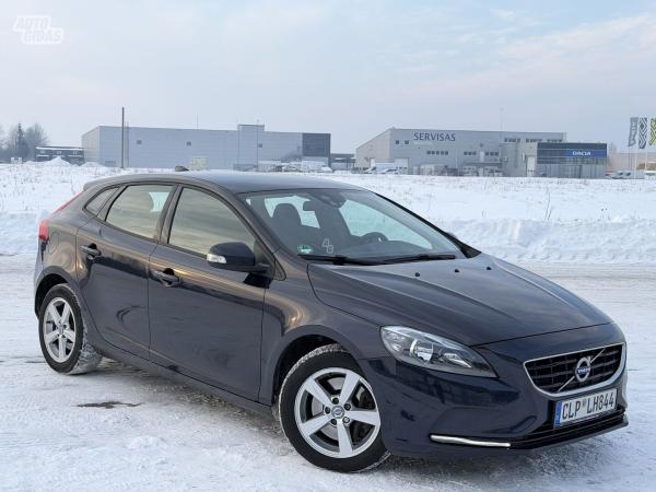 Zils Volvo V40 2015 Panevēža, ar dzinēja tilpumu 2.00 L un nobraukumu 279 tūkst. km par 6850 €, foto 1 vietnē AUTOMOTO.COM.LV