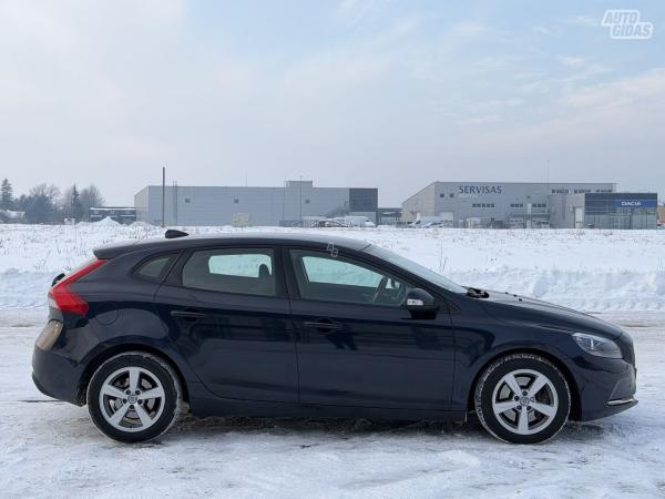 Zils Volvo V40 2015 Panevēža, ar dzinēja tilpumu 2.00 L un nobraukumu 279 tūkst. km par 6850 €, foto 4 vietnē AUTOMOTO.COM.LV