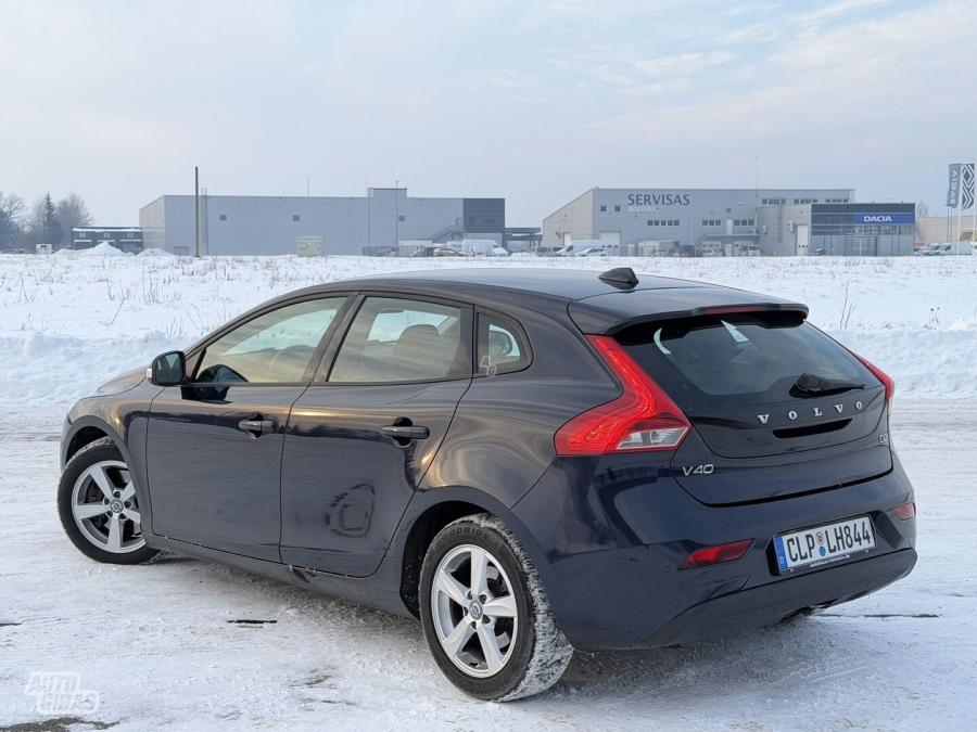 Zils Volvo V40 2015 Panevēža, ar dzinēja tilpumu 2.00 L un nobraukumu 279 tūkst. km par 6850 €, foto 9 vietnē AUTOMOTO.COM.LV