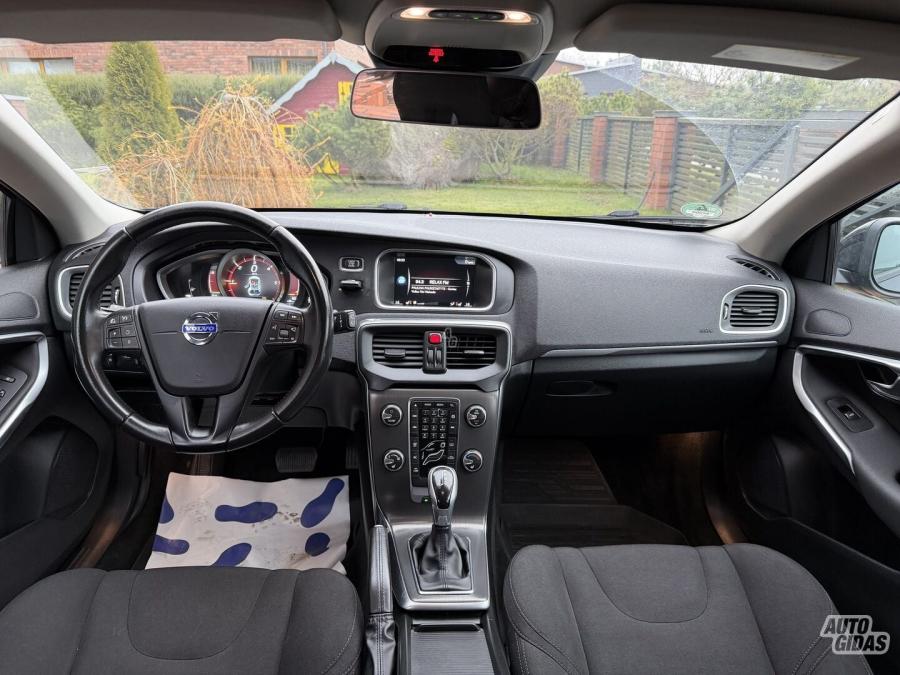 Zils Volvo V40 2015 Panevēža, ar dzinēja tilpumu 2.00 L un nobraukumu 279 tūkst. km par 6850 €, foto 12 vietnē AUTOMOTO.COM.LV