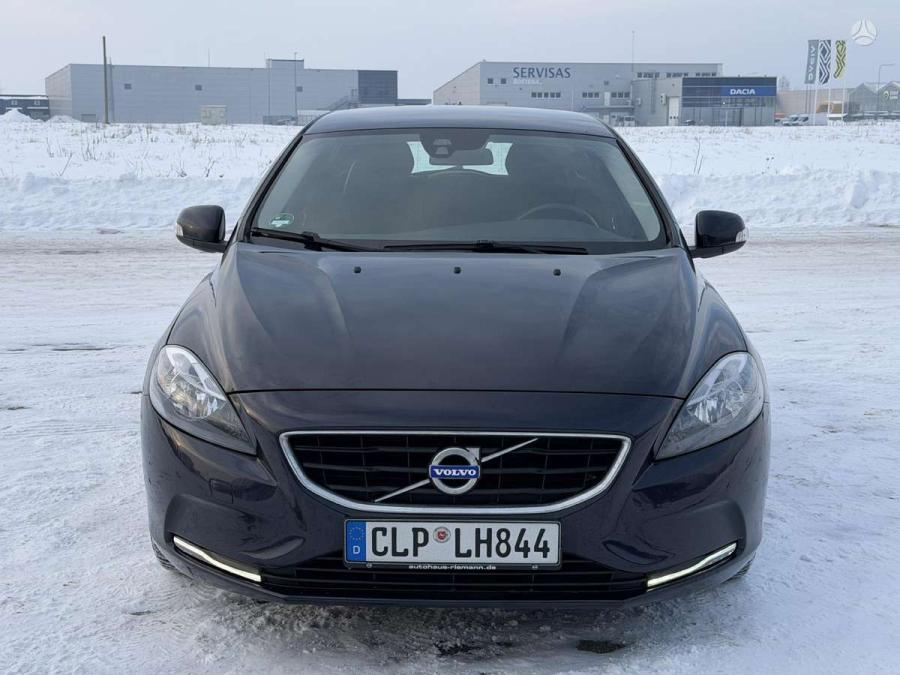 Blue Volvo V40 2015 in Panevezys, with an engine capacity of 1.97 L and mileage of 279 thousand km for 6850 €, photo 2 on AUTOMOTO.COM.LV