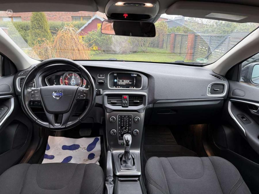 Blue Volvo V40 2015 in Panevezys, with an engine capacity of 1.97 L and mileage of 279 thousand km for 6850 €, photo 11 on AUTOMOTO.COM.LV