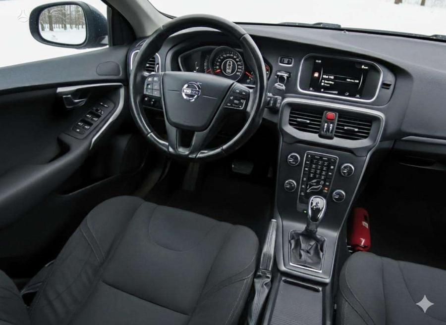 Zils Volvo V40 2015 Šauļi, ar dzinēja tilpumu 1.56 L un nobraukumu 239 tūkst. km par 6990 €, foto 10 vietnē AUTOMOTO.COM.LV
