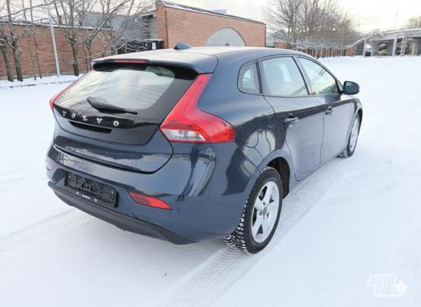 Blue Volvo V40 2015 in Siauliai, with an engine capacity of 1.60 L and mileage of 239 thousand km for 6990 €, photo 4 on AUTOMOTO.COM.LV