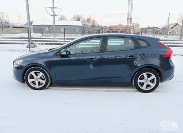 Blue Volvo V40 2015 in Siauliai, with an engine capacity of 1.60 L and mileage of 239 thousand km for 6990 €, photo 8 on AUTOMOTO.COM.LV