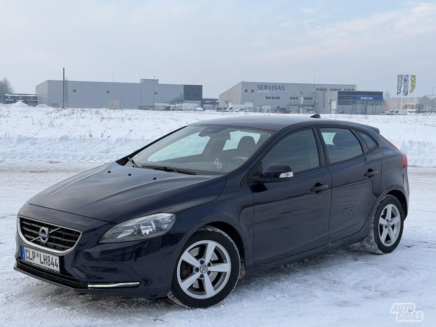Blue Volvo V40 2015 in Panevezys, with an engine capacity of 2.00 L and mileage of 279 thousand km for 6700 €, photo 3 on AUTOMOTO.COM.LV