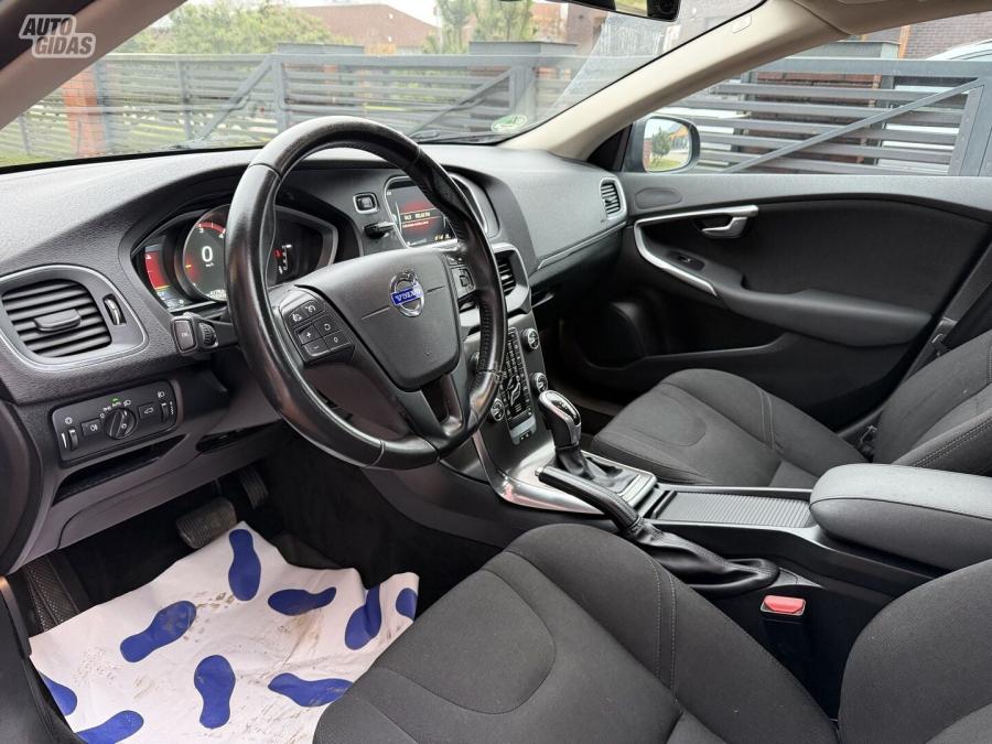 Blue Volvo V40 2015 in Panevezys, with an engine capacity of 2.00 L and mileage of 279 thousand km for 6700 €, photo 10 on AUTOMOTO.COM.LV