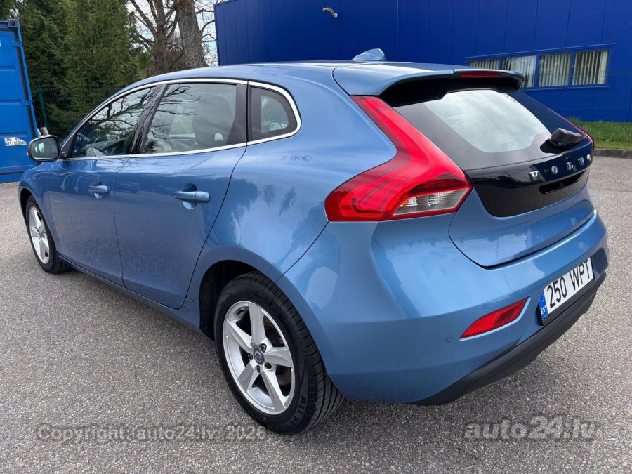 Blue Volvo V40 2015 in Paide, with an engine capacity of 2.00 L and mileage of 200 thousand km for 7690 €, photo 5 on AUTOMOTO.COM.LV