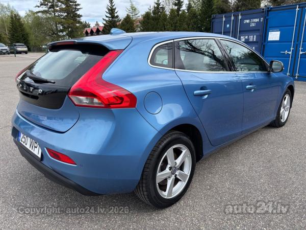 Blue Volvo V40 2015 in Paide, with an engine capacity of 2.00 L and mileage of 200 thousand km for 7690 €, photo 5 on AUTOMOTO.COM.LV