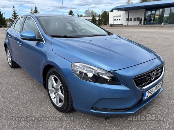 Blue Volvo V40 2015 in Paide, with an engine capacity of 2.00 L and mileage of 200 thousand km for 7690 €, photo 6 on AUTOMOTO.COM.LV